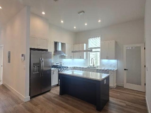 3 Br, 2 bath, Condo 1649 La Salle Ave