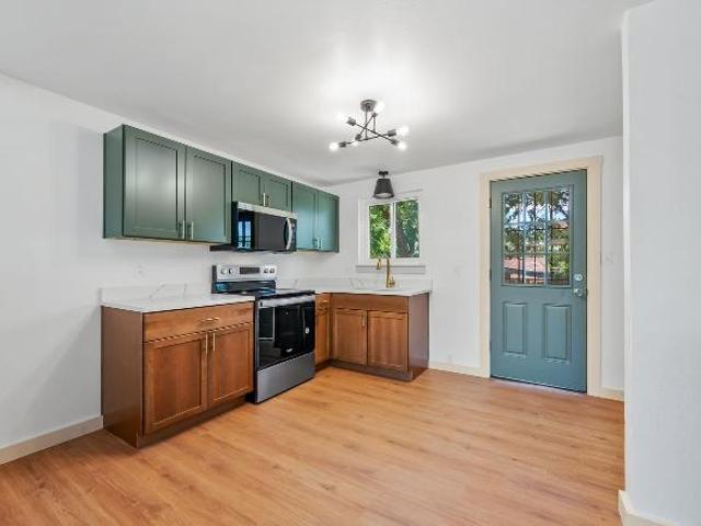 3 Br, 2 bath, Condo 1641 Lashley St