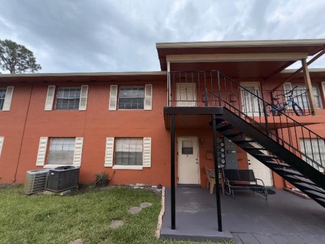 3 Br, 2 bath, Condo 1667 W Oak Rd