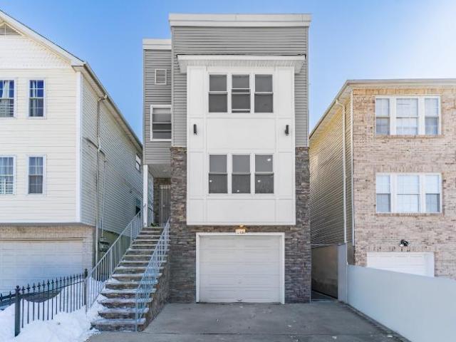 3 Br, 2 bath, Condo 168 Johnson Ave