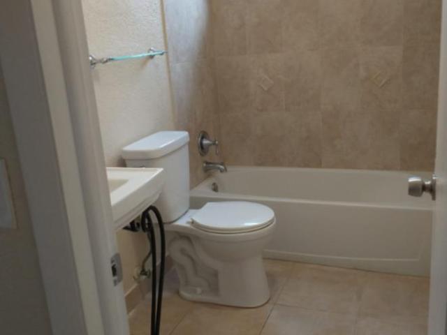 3 Br, 2 bath, Condo 16 Ave 43 Pl