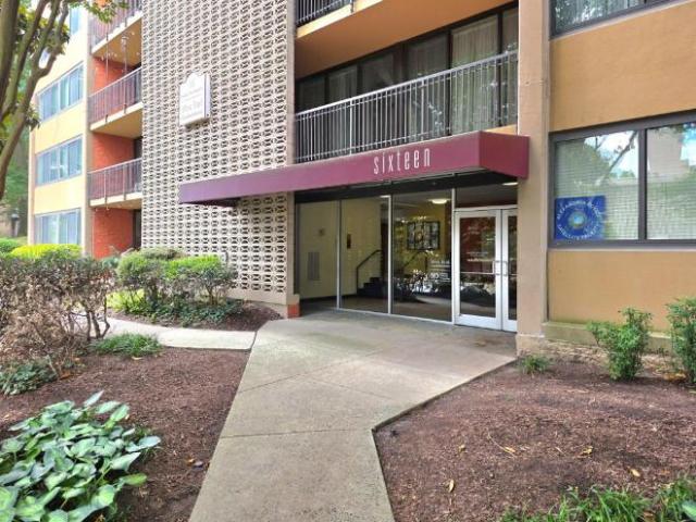 3 Br, 2 bath, Condo 16 S Van Dorn St