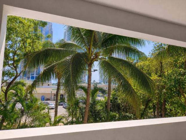 3 Br, 2 bath, Condo 17145 N Bay Rd