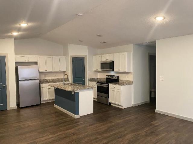 3 Br, 2 bath, Condo 1805 E 69th Ct N