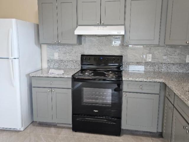 3 Br, 2 bath, Condo 180 S Lehua Street