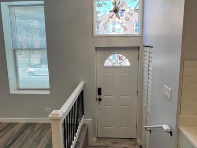 3 Br, 2 bath, Condo 1819 S Laflin St