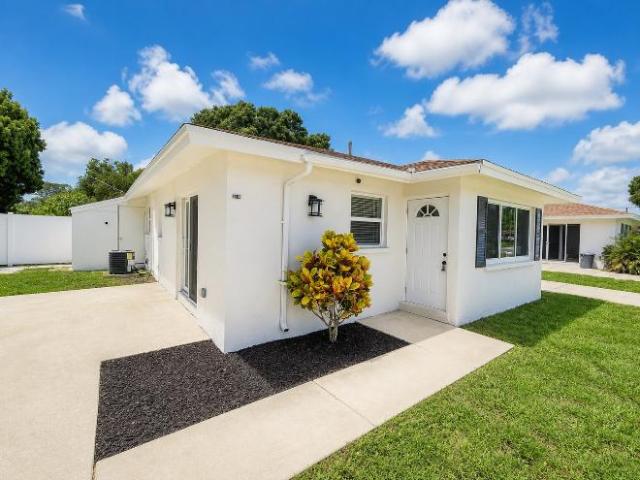 3 Br, 2 bath, Condo 1810 47th Ave Drive W