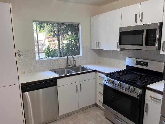 3 Br, 2 bath, Condo 18350 Hatteras St