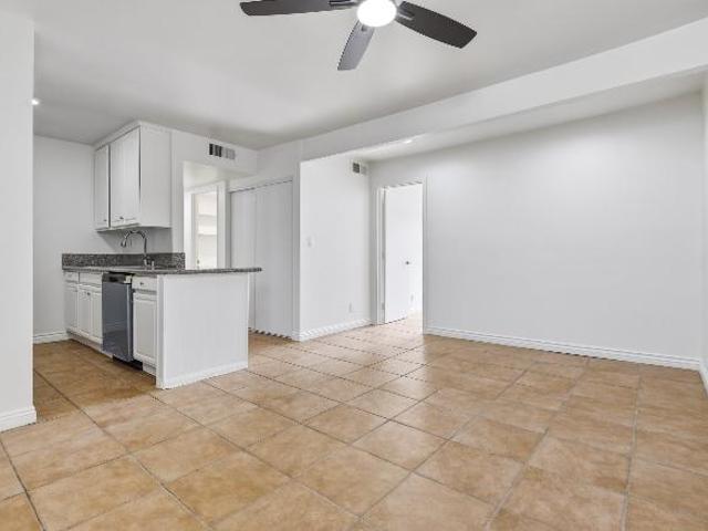3 Br, 2 bath, Condo 18620 Hatteras Street