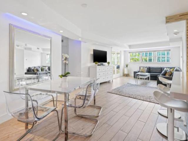 3 Br, 2 bath, Condo 1881 Washington Ave