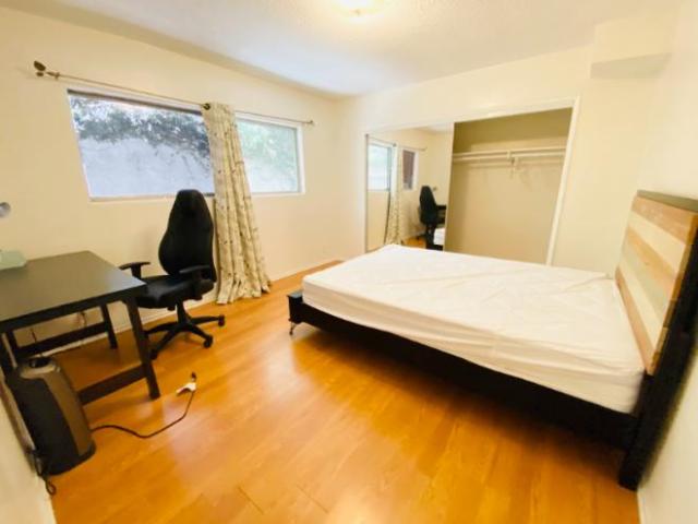 3 Br, 2 bath, Condo 1913 Overland Ave