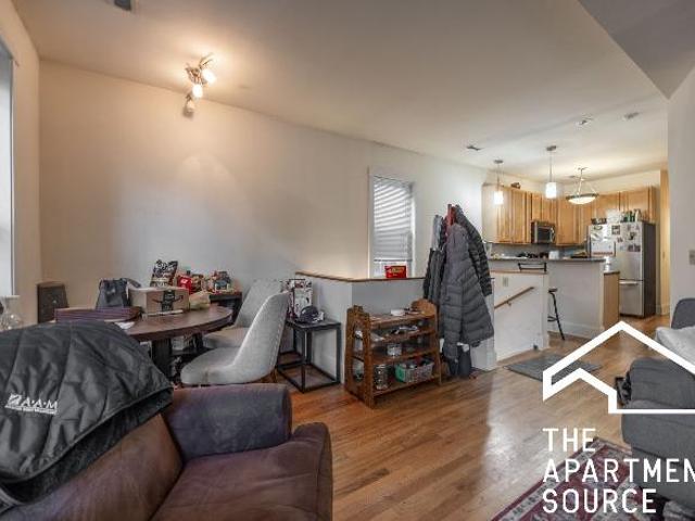 3 Br, 2 bath, Condo 1935 N Wood