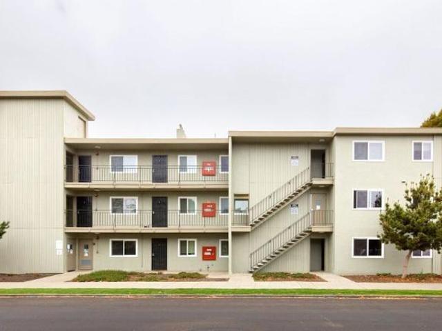 3 Br, 2 bath, Condo 1947 Oregon Street