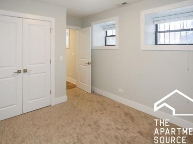 3 Br, 2 bath, Condo 1948 West Nelson Ave