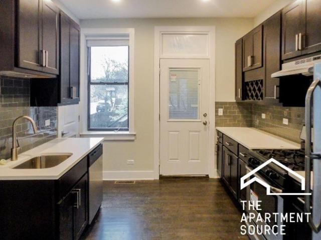 3 Br, 2 bath, Condo 1950 W Nelson