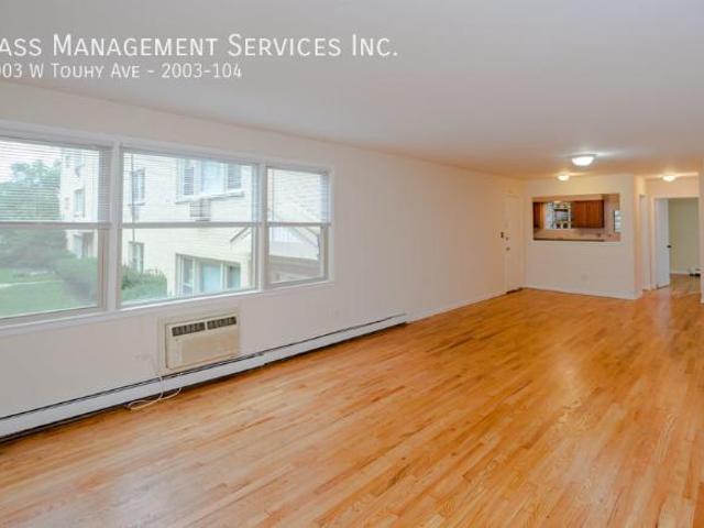 3 Br, 2 bath, Condo 2003 W Touhy Ave