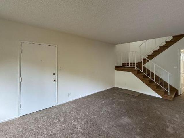 3 Br, 2 bath, Condo 2014 Cloverfield