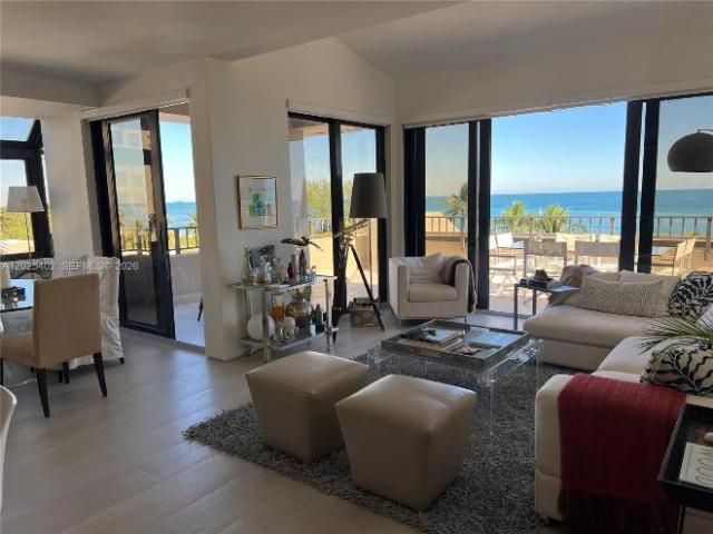 3 Br, 2 bath, Condo 201 Crandon Blvd