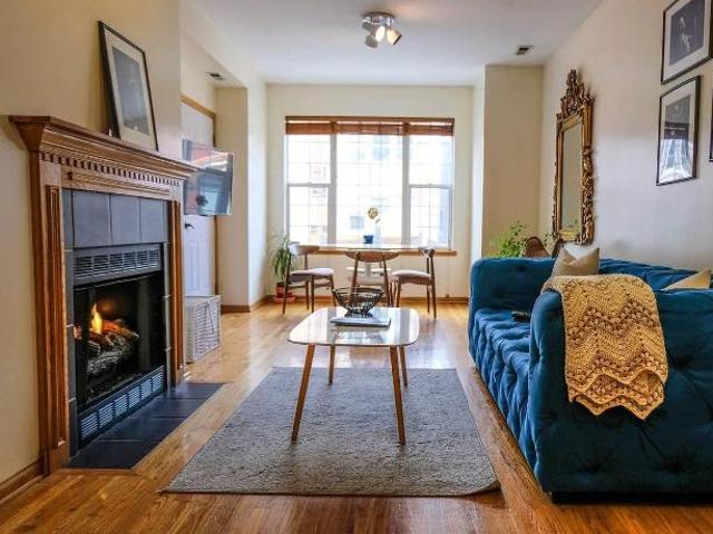 3 Br, 2 bath, Condo 2029 W Superior