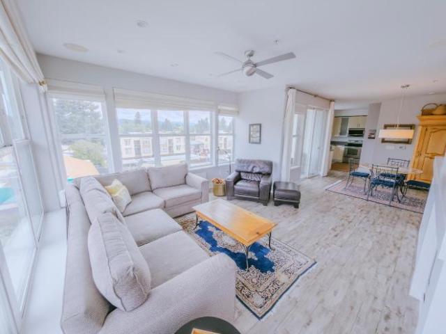 3 Br, 2 bath, Condo 2030 N Pacific Ave