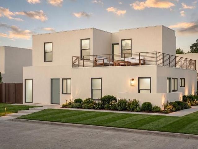 3 Br, 2 bath, Condo 2030 W 88th St
