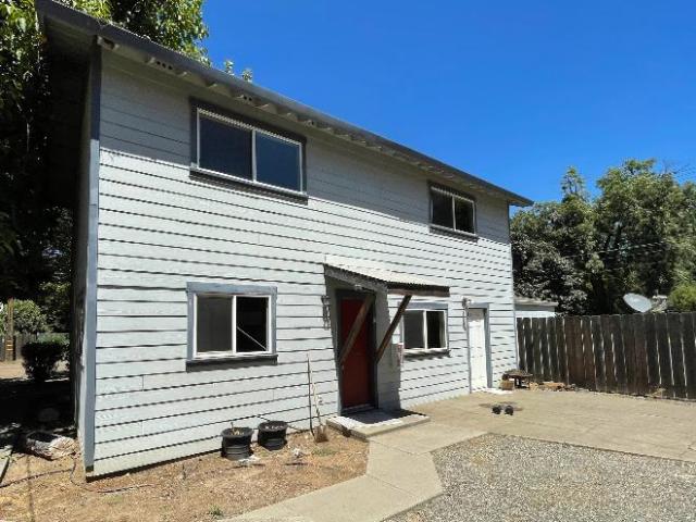 3 Br, 2 bath, Condo 208 West Sacramento Ave