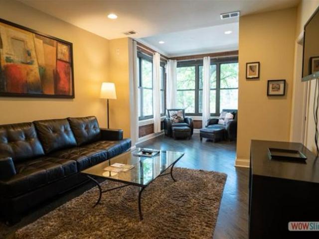 3 Br, 2 bath, Condo 2104 W Roscoe St