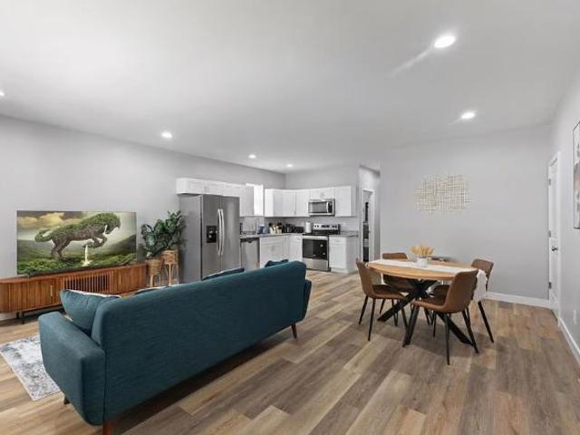 3 Br, 2 bath, Condo 2106 N Talbott St