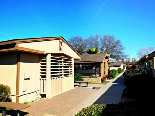 3 Br, 2 bath, Condo 218 W Dakota Ave