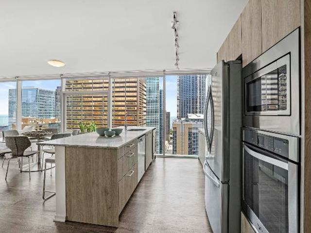 3 Br, 2 bath, Condo 219 E Illinois St