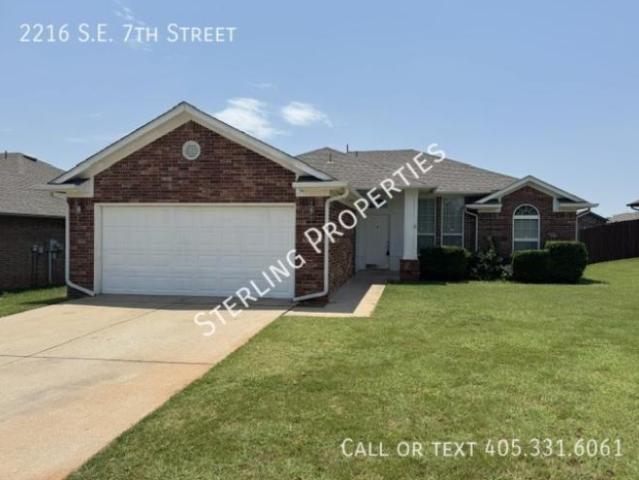 3 Br, 2 bath, Condo 2216 S E 7th Street