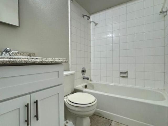 3 Br, 2 bath, Condo 2212 Florida Dr