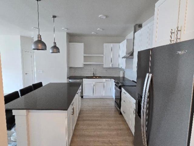 3 Br, 2 bath, Condo 2221 Willow Dr