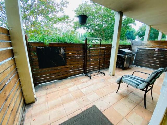 3 Br, 2 bath, Condo 2300 Oak St
