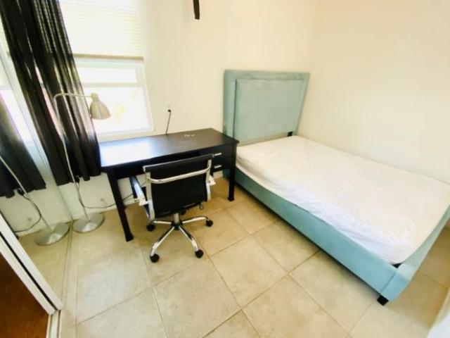 3 Br, 2 bath, Condo 2300 Oak St