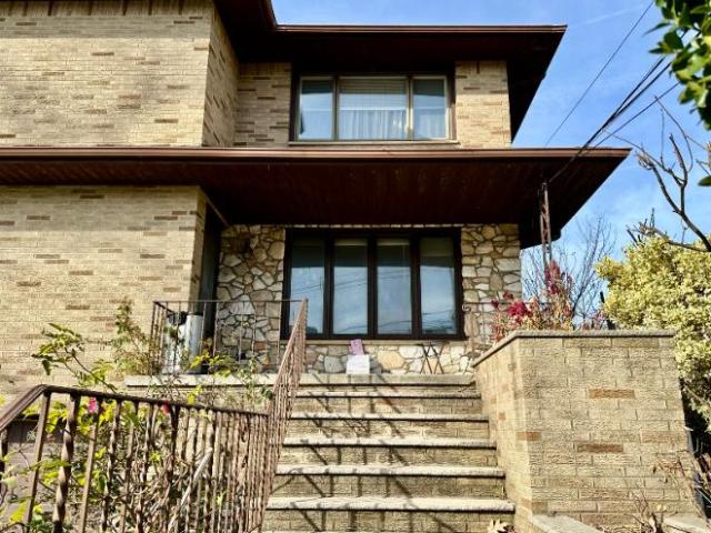 3 Br, 2 bath, Condo 233 8th St