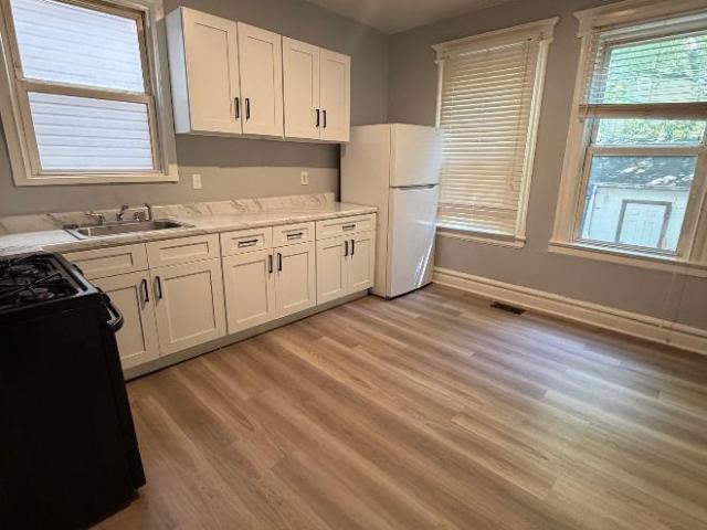 3 Br, 2 bath, Condo 27 Linden Ave
