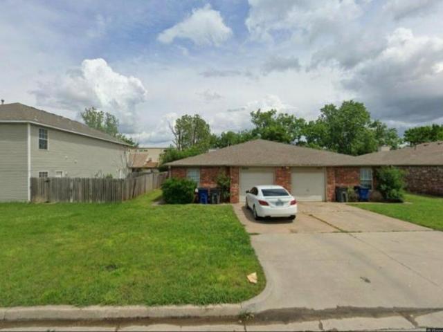 3 Br, 2 bath, Condo 2409 S 91st Pl E