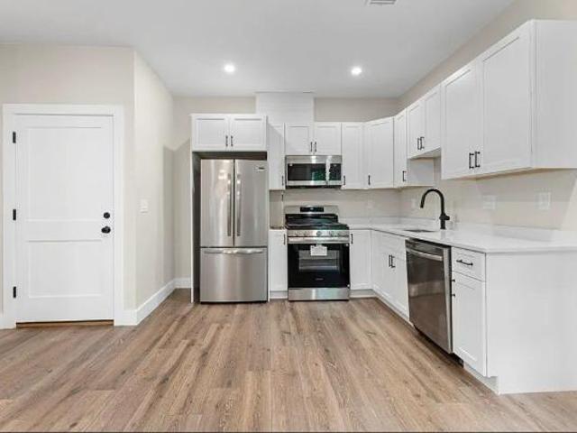 3 Br, 2 bath, Condo 240 Norfolk Street