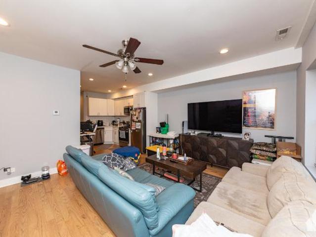 3 Br, 2 bath, Condo 2437 North Ashland
