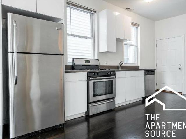 3 Br, 2 bath, Condo 2438 North Ashland Avenue