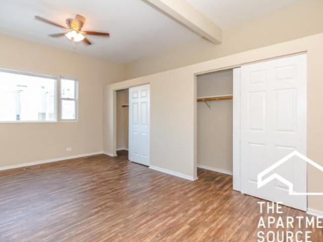 3 Br, 2 bath, Condo 2445 N Clybourn Ave