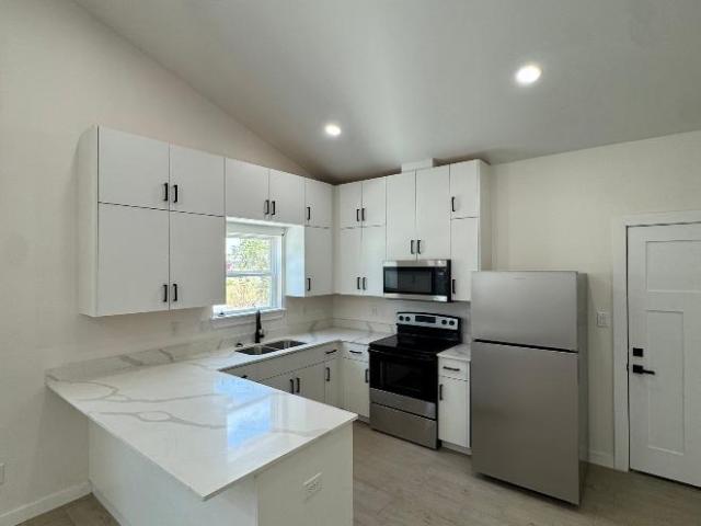 3 Br, 2 bath, Condo 2512 Mockingbird Rd