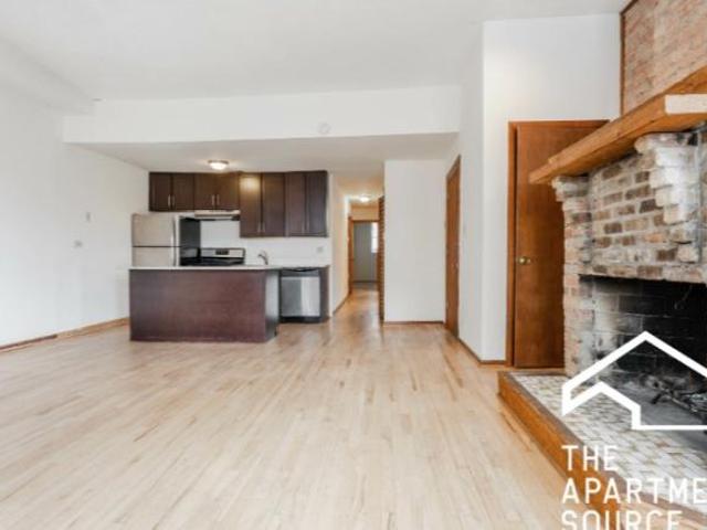 3 Br, 2 bath, Condo 2523 N Lincoln Ave