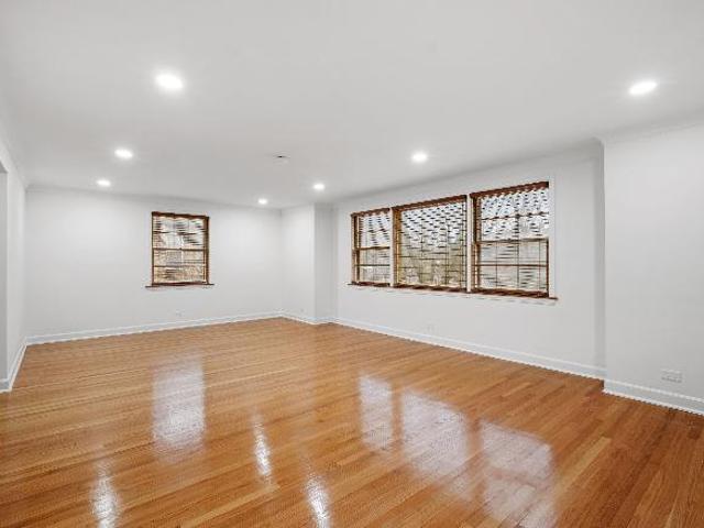 3 Br, 2 bath, Condo 2531 West Lunt Avenue