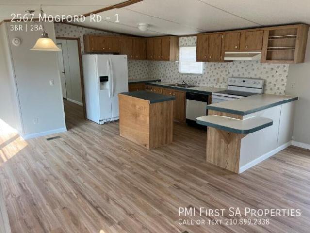 3 Br, 2 bath, Condo 2567 Mogford Rd