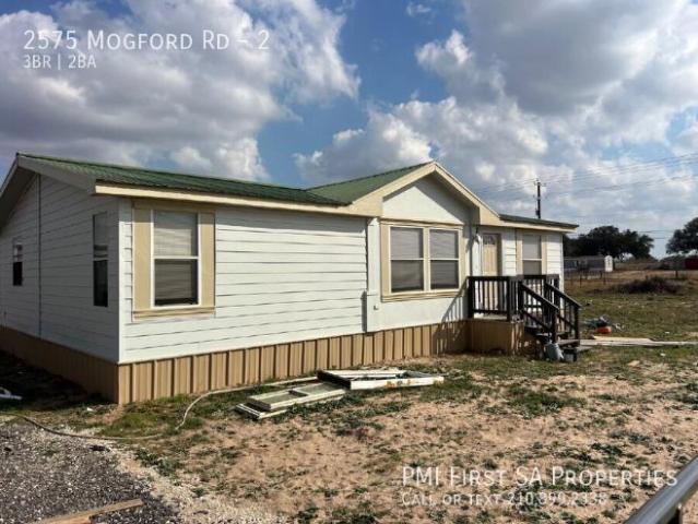 3 Br, 2 bath, Condo 2575 Mogford Rd
