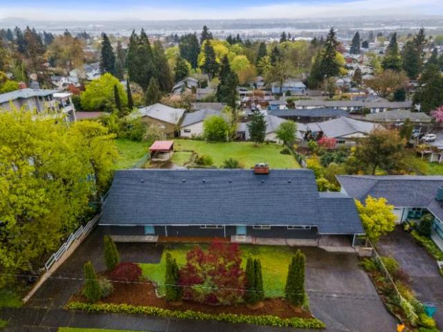 3 Br, 2 bath, Condo 2615 E Mcloughlin Blvd