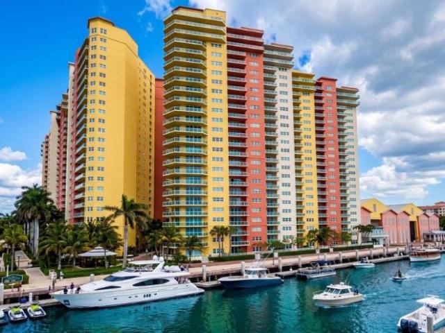 3 Br, 2 bath, Condo 2640 Lake Shore Dr