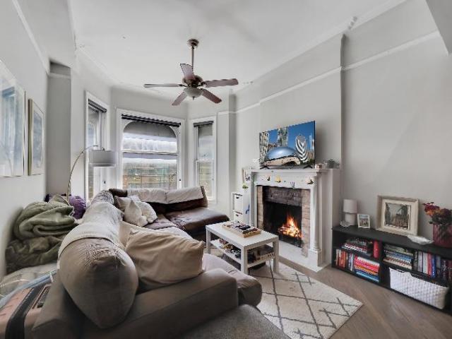 3 Br, 2 bath, Condo 2652 N Halsted St